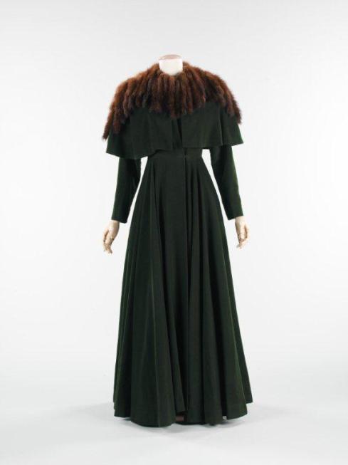 Elisabeth Hawes believed the Fashion Industry in General was a Farce