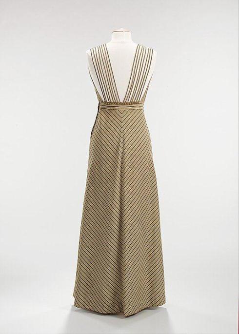 Elisabeth Hawes believed the Fashion Industry in General was a Farce