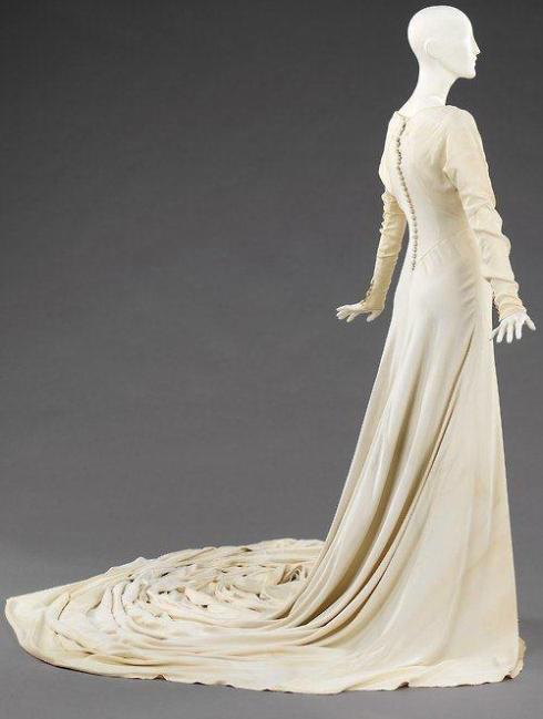 Elisabeth Hawes believed the Fashion Industry in General was a Farce